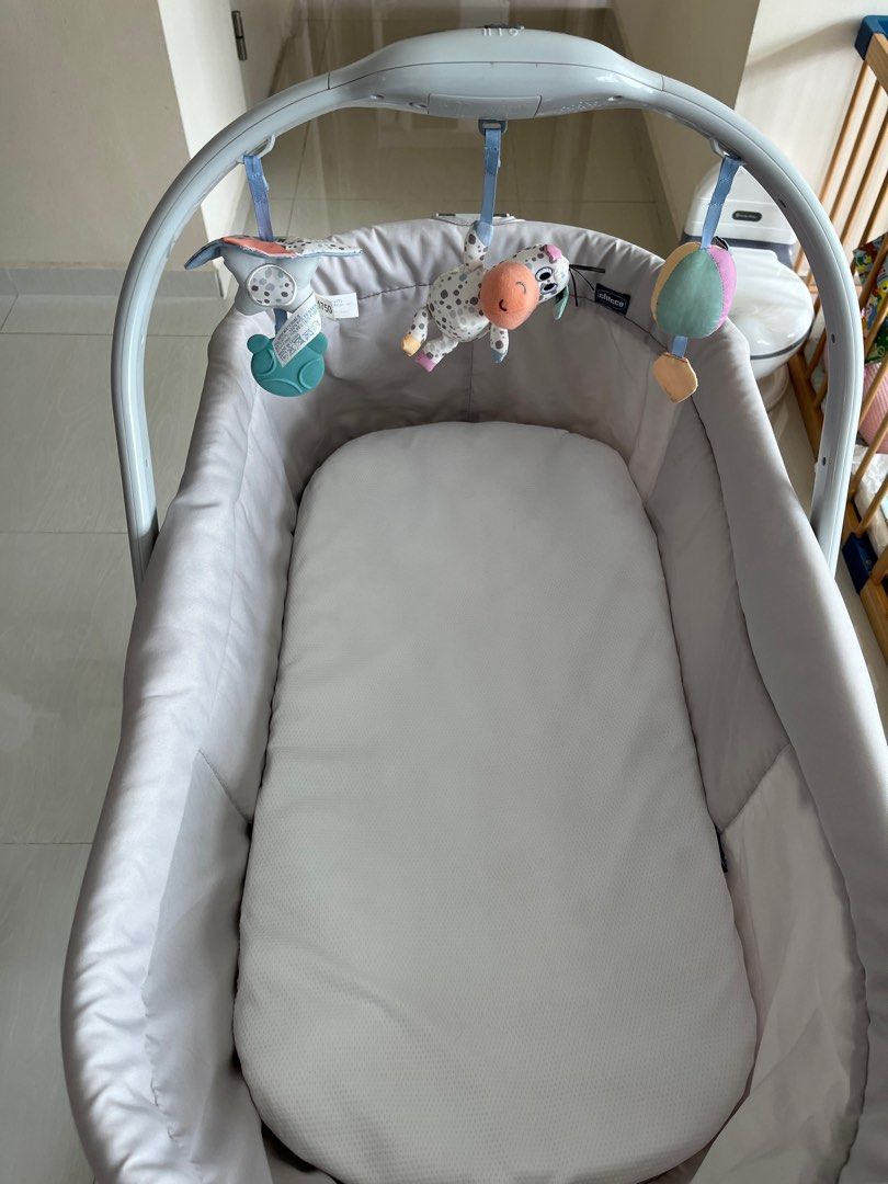Chicco Baby Hug 4 in 1 Air - Crib, Recliner, Highchair and Table Chair ...