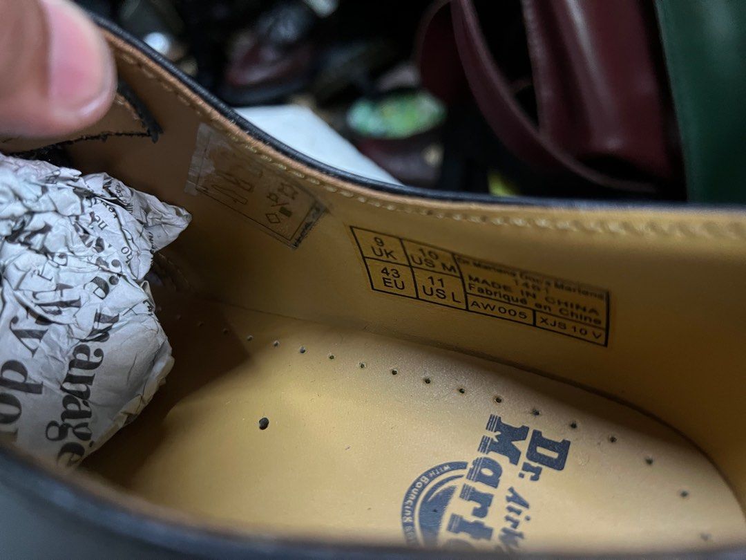 Dr. Martens 1461 Uk9, Men's Fashion, Footwear, Boots on Carousell