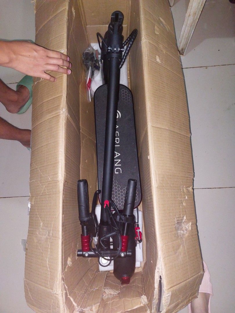 Ekstreme Electric Scooter Aerlang 8 Plus!, Sports Equipment, Sports ...