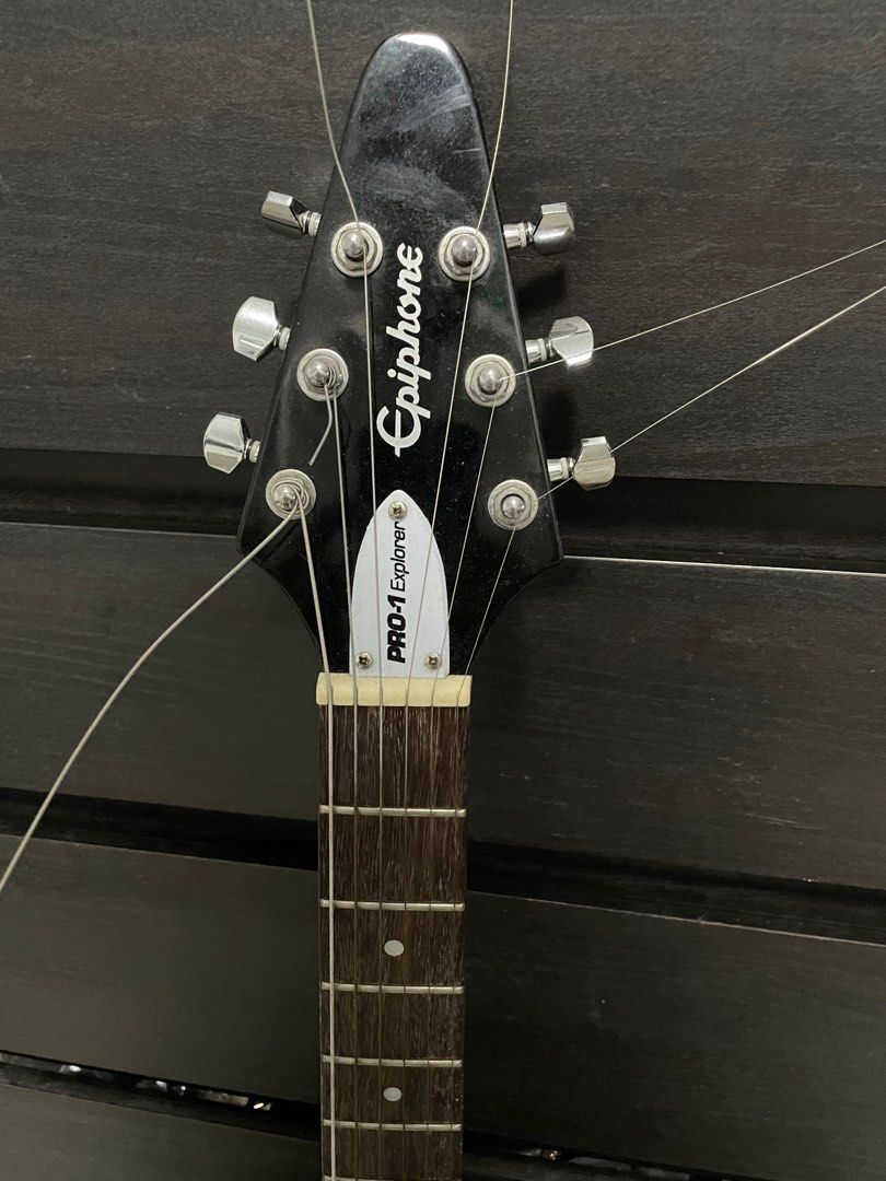 Epiphone Pro-1 Explorer, Hobbies & Toys, Music & Media, Musical ...