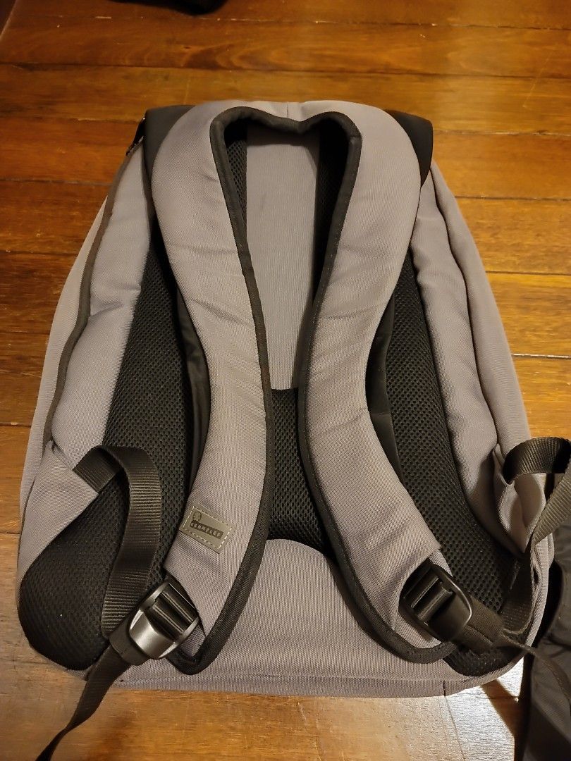 Lightly used Crumpler Dry Red No. 5 (20 L) with BNWT pouch, Men's ...