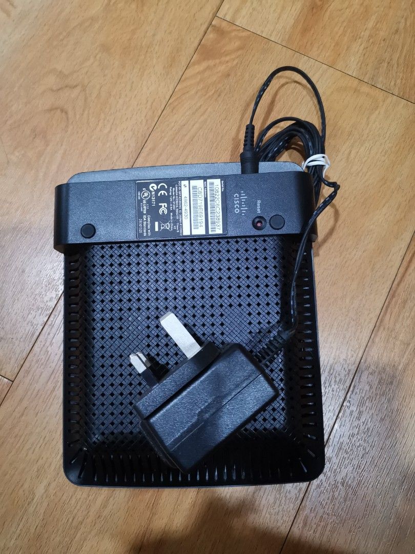 Linksys e1200 router, Car Accessories, Electronics & Lights on Carousell