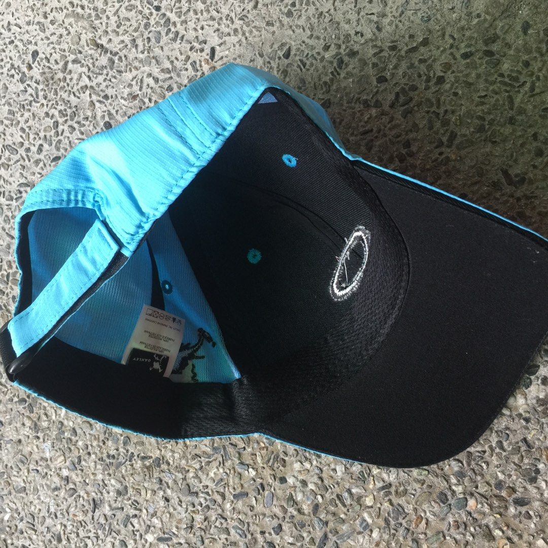 Oakley cap, Men's Fashion, Watches & Accessories, Caps & Hats on Carousell