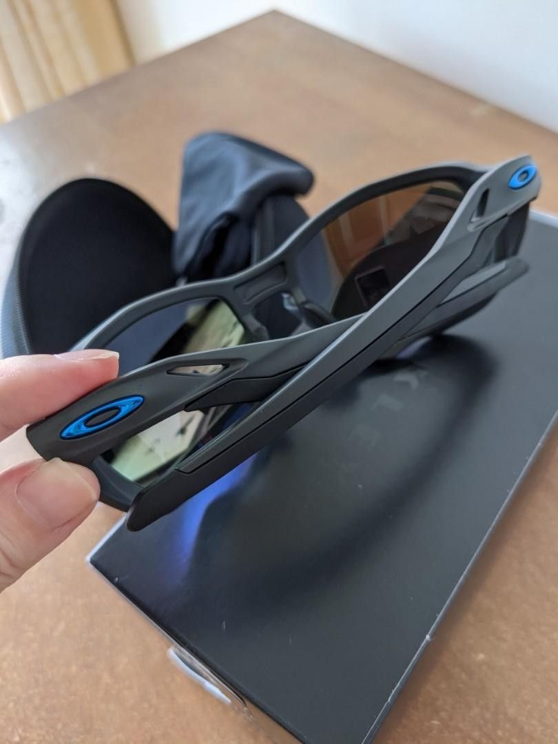 Oakley Plazma Matte Carbon Prizm Sapphire (New), Men's Fashion, Watches ...