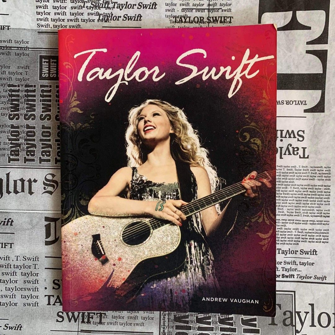 [OFFICIAL] Taylor Swift Speak Now Tour Book + Taylor Swift Biography ...
