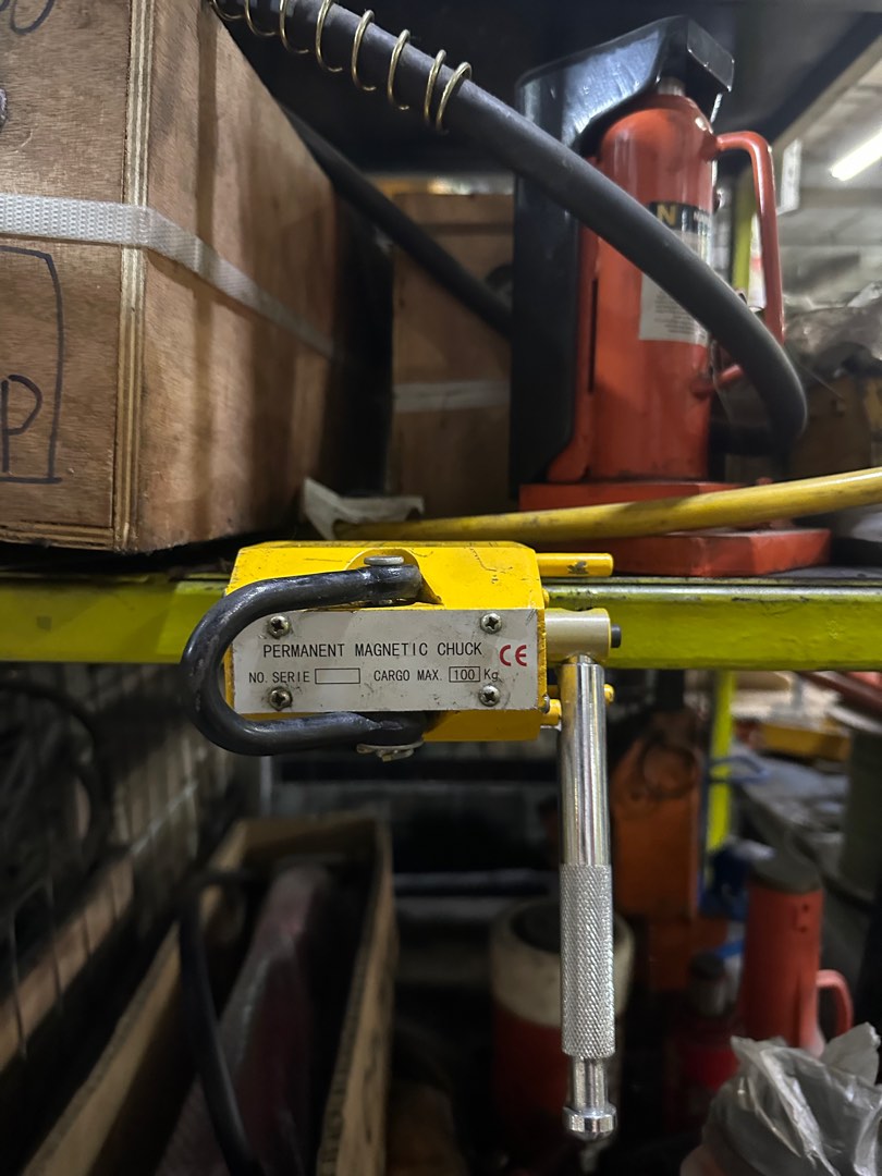 Permanent magnet chuck, Furniture & Home Living, Home Improvement ...