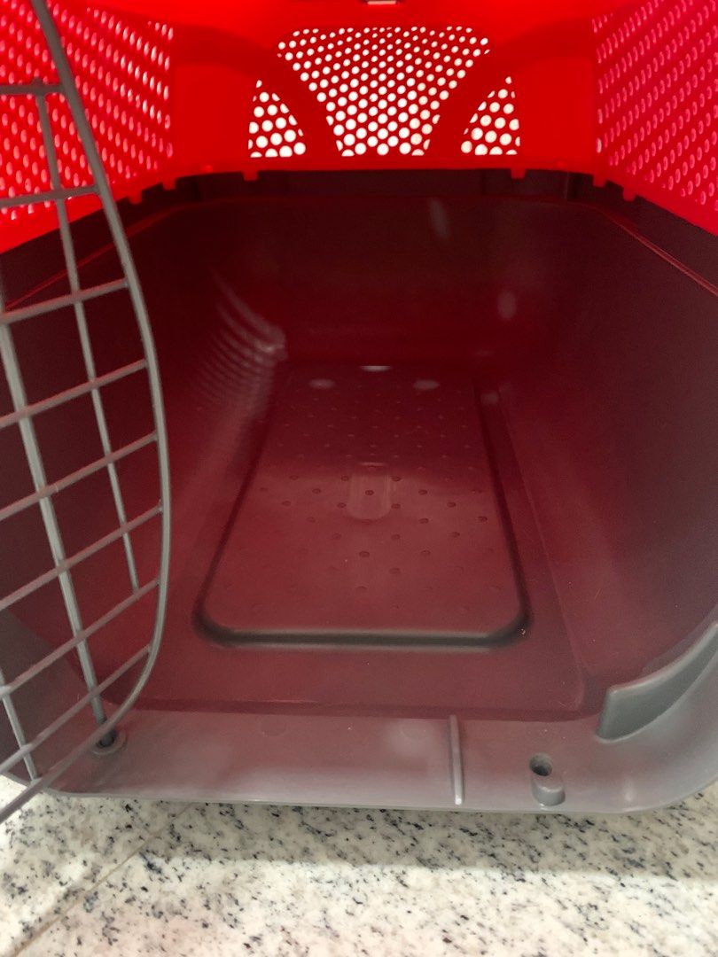 Pet safety crate, Pet Supplies, Homes & Other Pet Accessories on Carousell
