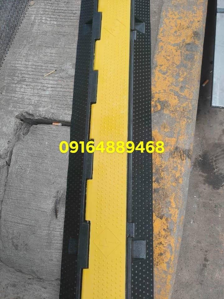 Rubberized cable ramp, Commercial & Industrial, Construction Tools ...