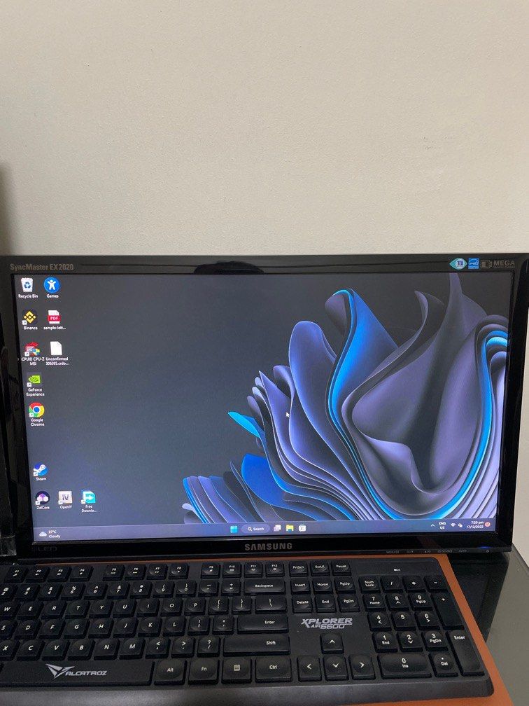 Samsung EX2020 monitor, Computers & Tech, Desktops on Carousell