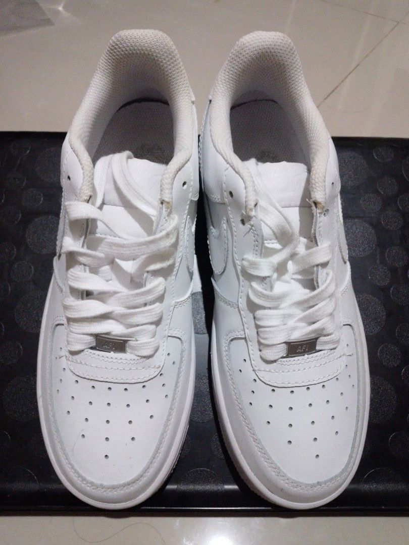 Sepatu Nike Air Force 1. No 42, Fesyen Pria, Sepatu , Sneakers di Carousell