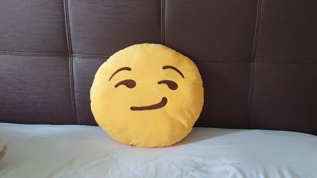 Smiling face Plush Toy, Hobbies & Toys, Toys & Games on Carousell
