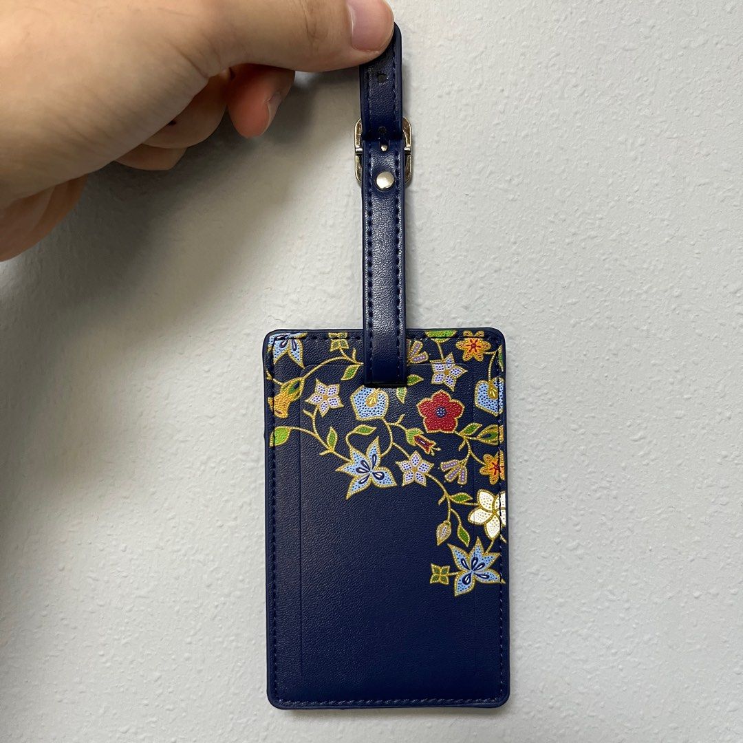 SQ batik luggage tag, Hobbies & Toys, Travel, Travel Essentials ...