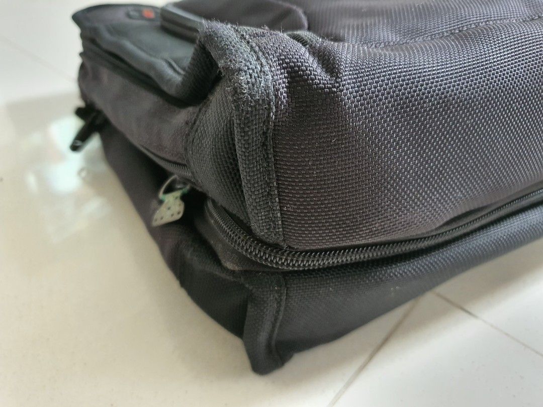 Victorinox Laptop Bag (expandable), Computers & Tech, Parts ...