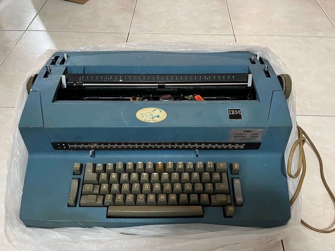 Vintage Typewriter IBM, Computers & Tech, Laptops & Notebooks on Carousell