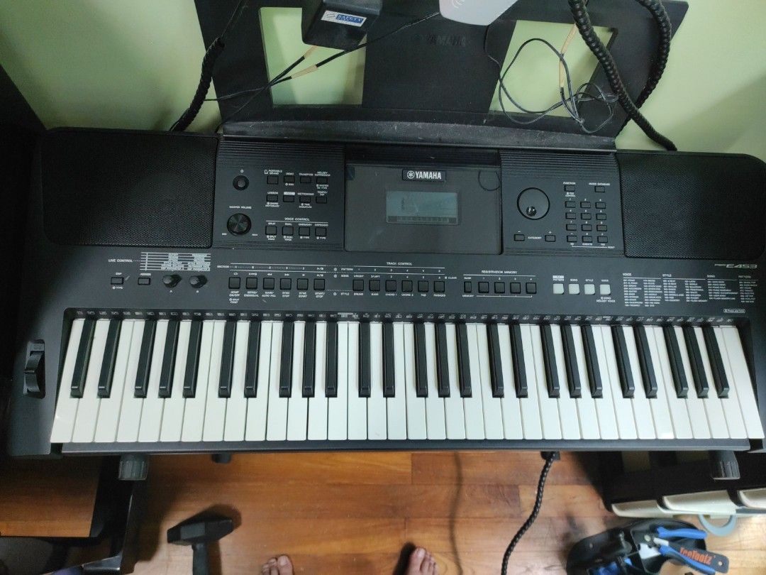 Yamaha PSR e453, Hobbies & Toys, Music & Media, Musical Instruments on ...