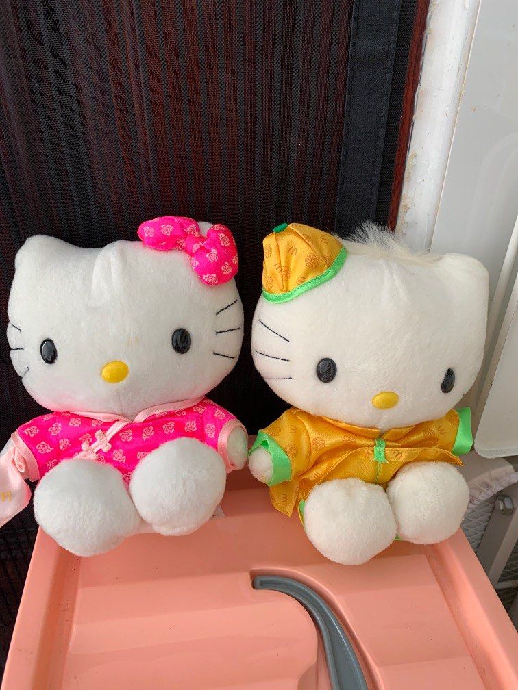 絕版2000年麥當勞Hello Kitty一對, 興趣及遊戲, 玩具 & 遊戲類 - Carousell