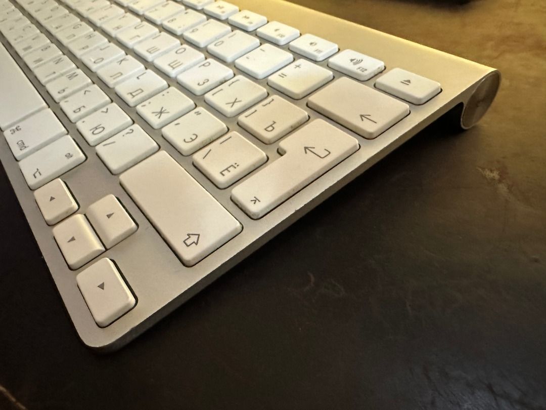 Apple Keyboard (previous version), Computers & Tech, Parts ...