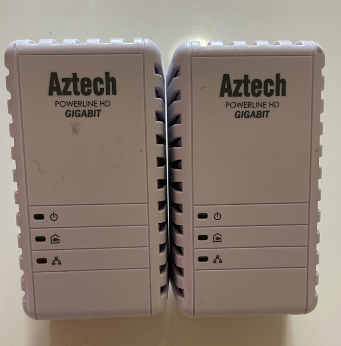 Aztech Powerline Gigabit, 電腦＆科技, 電腦周邊及配件, Wifi及上網相關產品 - Carousell