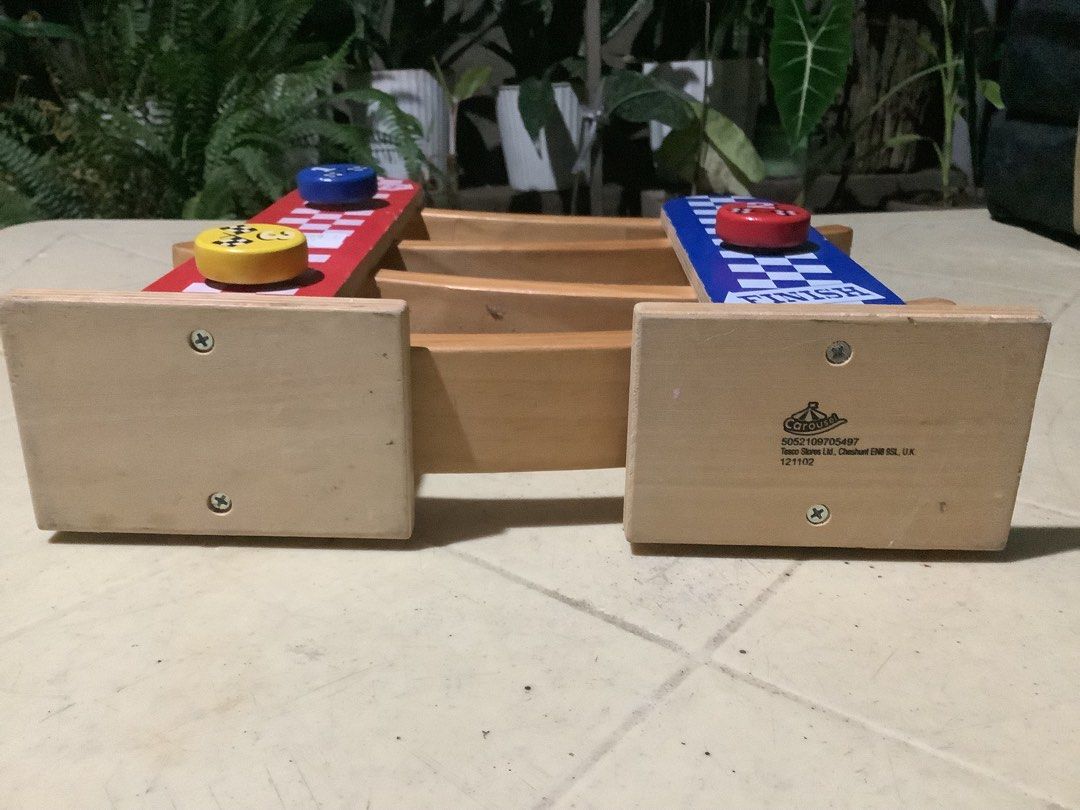Carousel UK Wooden Race Track, Hobbies & Toys, Toys & Games on Carousell