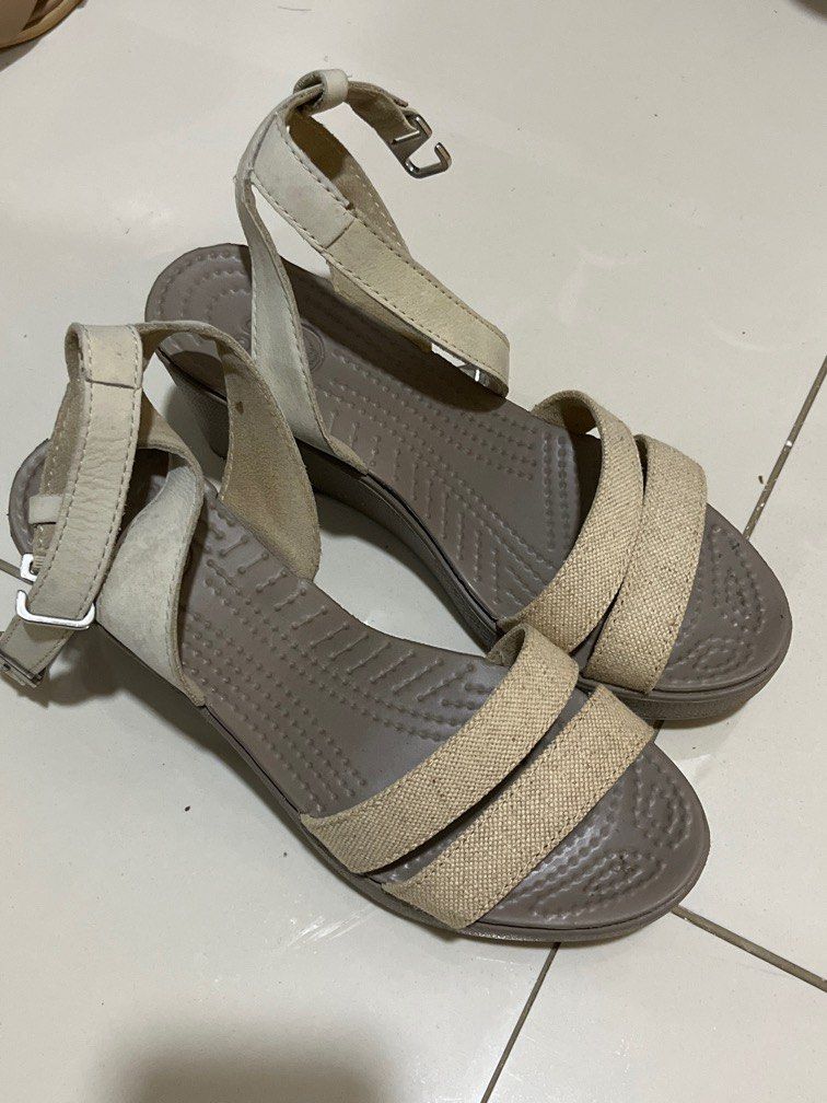 Crocs Wedges W5, Women's Fashion, Footwear, Heels on Carousell
