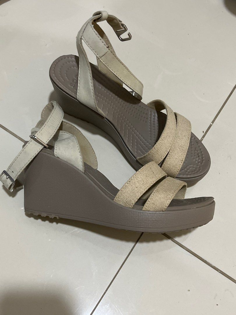 Crocs Wedges W5, Women's Fashion, Footwear, Heels on Carousell