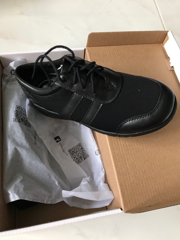 Foot tree shoe, Women's Fashion, Footwear, Sneakers on Carousell