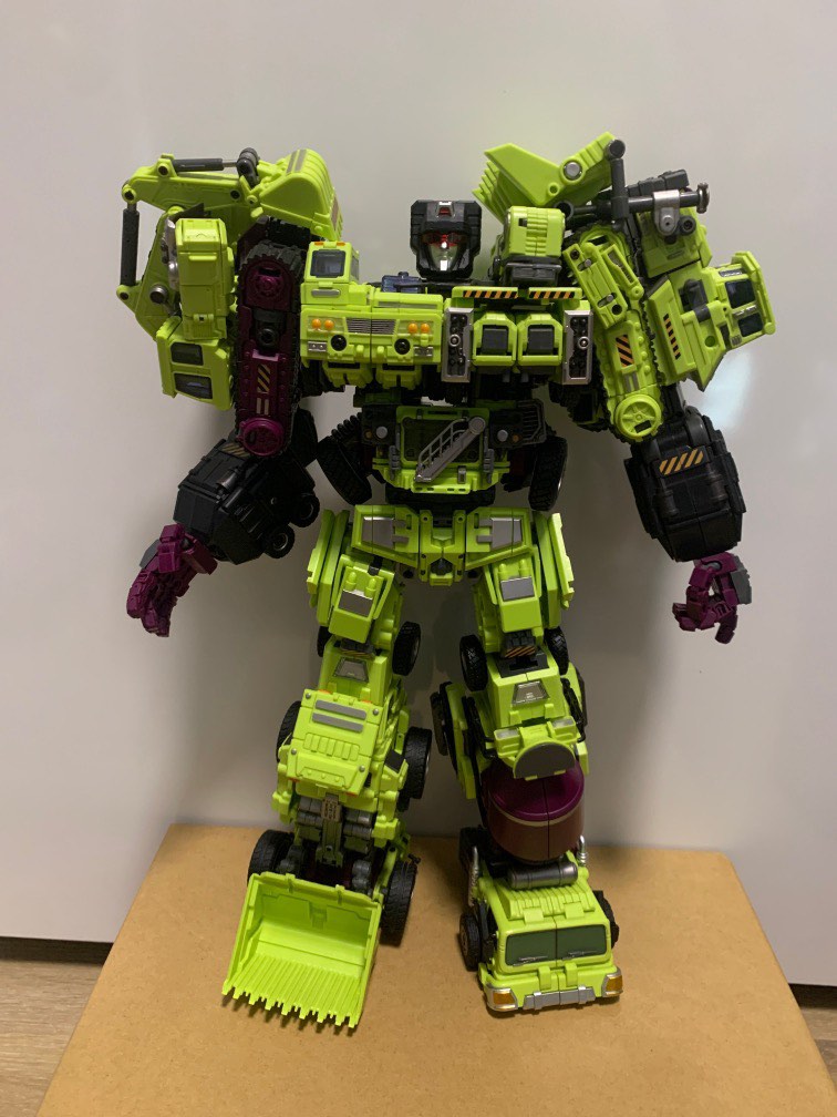 Generation Toys- Gravity builder (aka Devastator), Hobbies & Toys, Toys ...