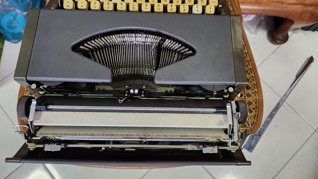 Vintage Hanimex Regal Manual Typewriter, Hobbies & Toys, Memorabilia ...