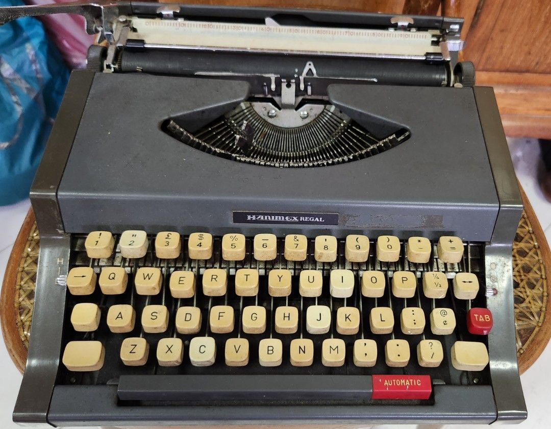 Vintage Hanimex Regal Manual Typewriter, Hobbies & Toys, Memorabilia ...