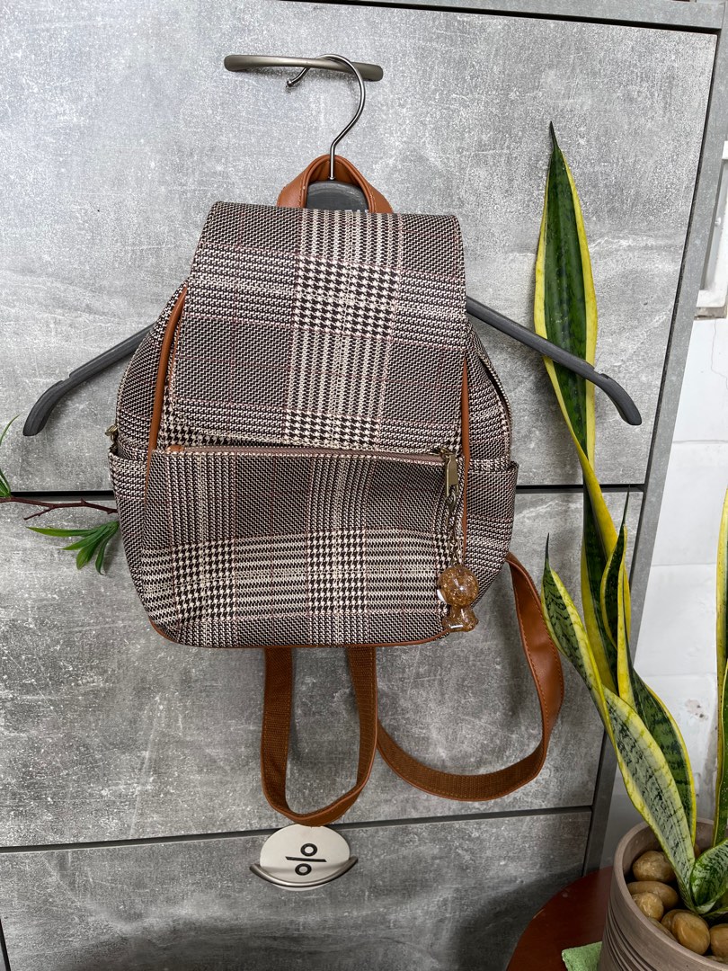 Howru bagpack, Women's Fashion, Bags & Wallets, Backpacks on Carousell