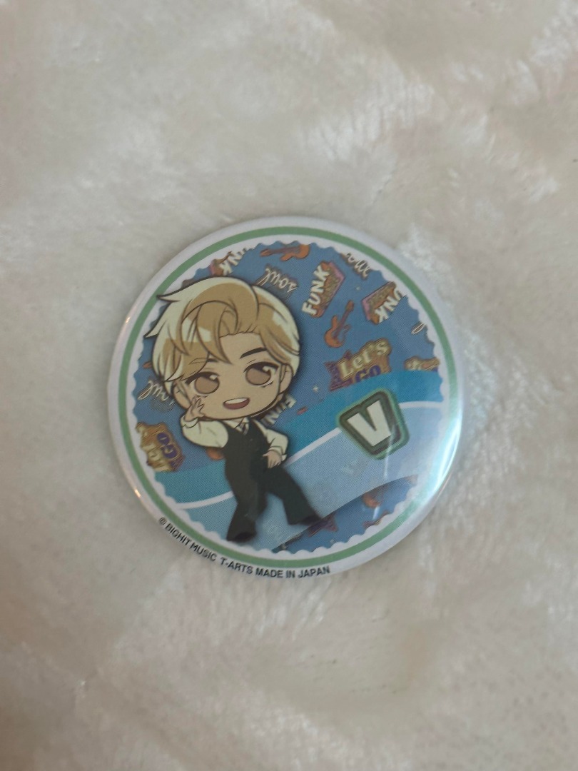 V Pin Button BTS Tiny Tan. Bought in Japan, Hobbies & Toys, Memorabilia ...