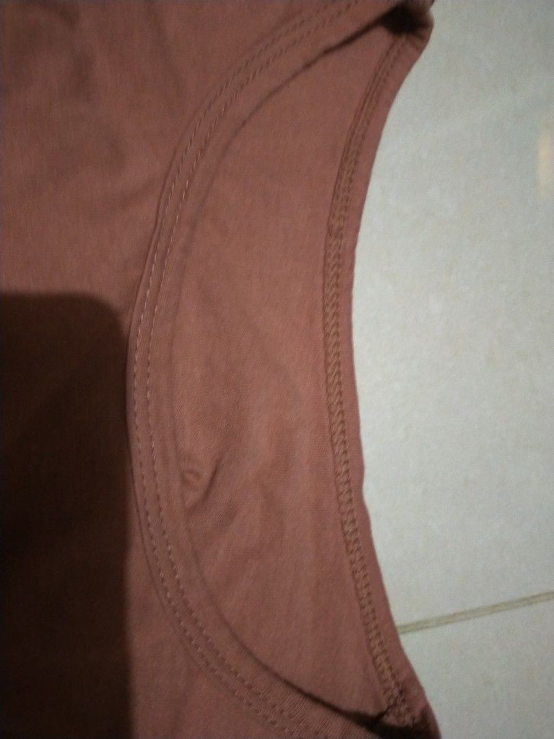 Kaos Polos Warna Salmon Fesyen Wanita Pakaian Wanita Atasan Di Carousell