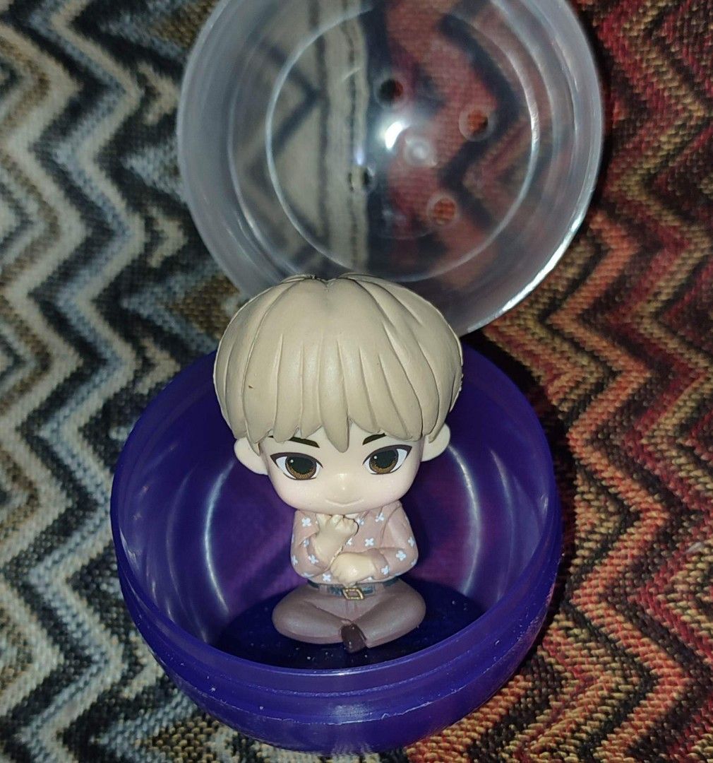 Loose with Gashapon Bandai BTS TinyTAN Suwarasetai Capsule Figure, Hobbies & Toys, Memorabilia ...