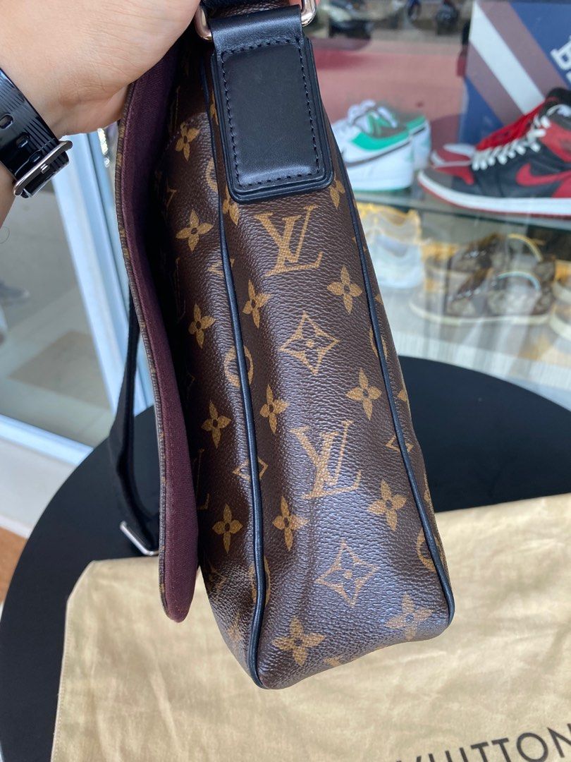 Lv louis vuiiton like gucci rimowa prada bally, Fesyen Pria, Tas ...
