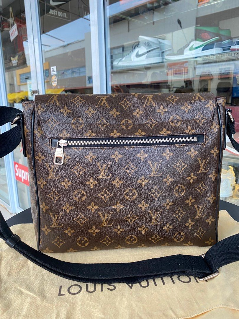 Lv louis vuiiton like gucci rimowa prada bally, Fesyen Pria, Tas ...