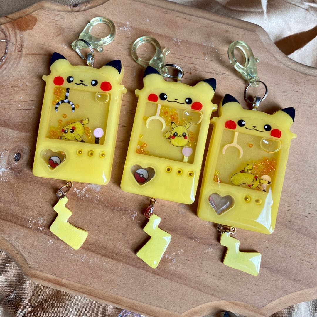 POKÉMON PIKACHU VAPOREON handmade shaker keychain, Hobbies & Toys ...