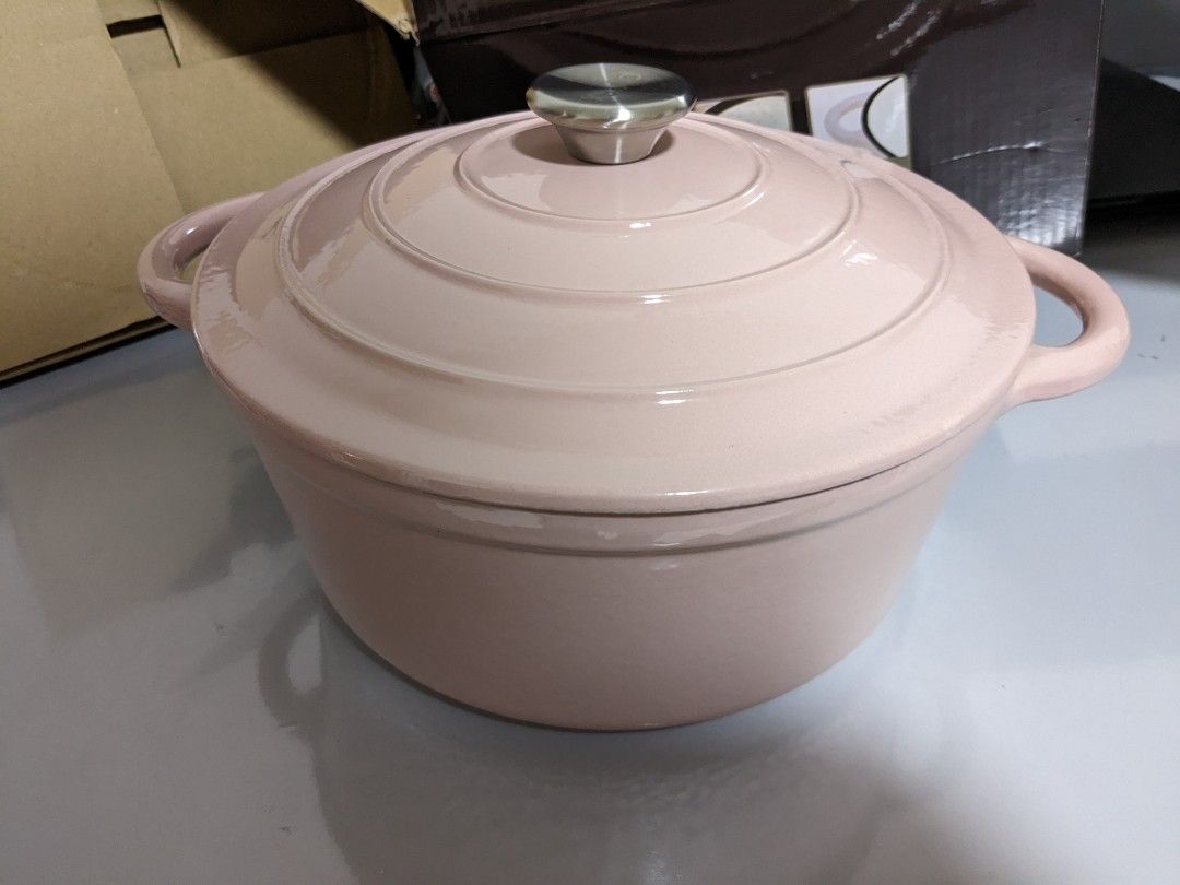 Pyrex 3.4l round cast iron casserole, Furniture & Home Living ...