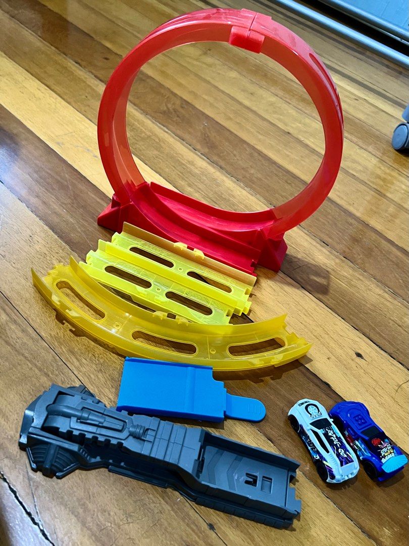 Race car with race loop track catapult plus 2 race cars, Hobbies & Toys ...