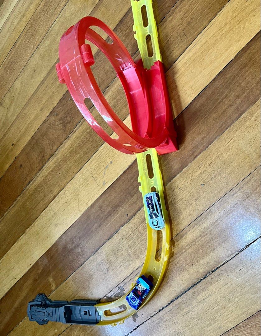Race car with race loop track catapult plus 2 race cars, Hobbies & Toys ...