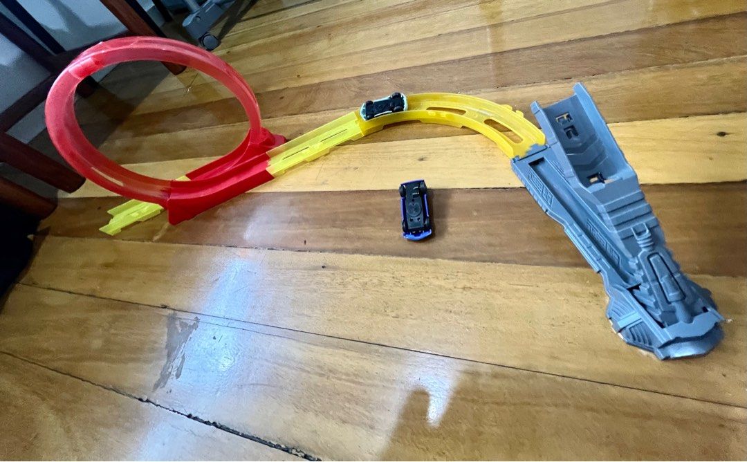 Race car with race loop track catapult plus 2 race cars, Hobbies & Toys ...