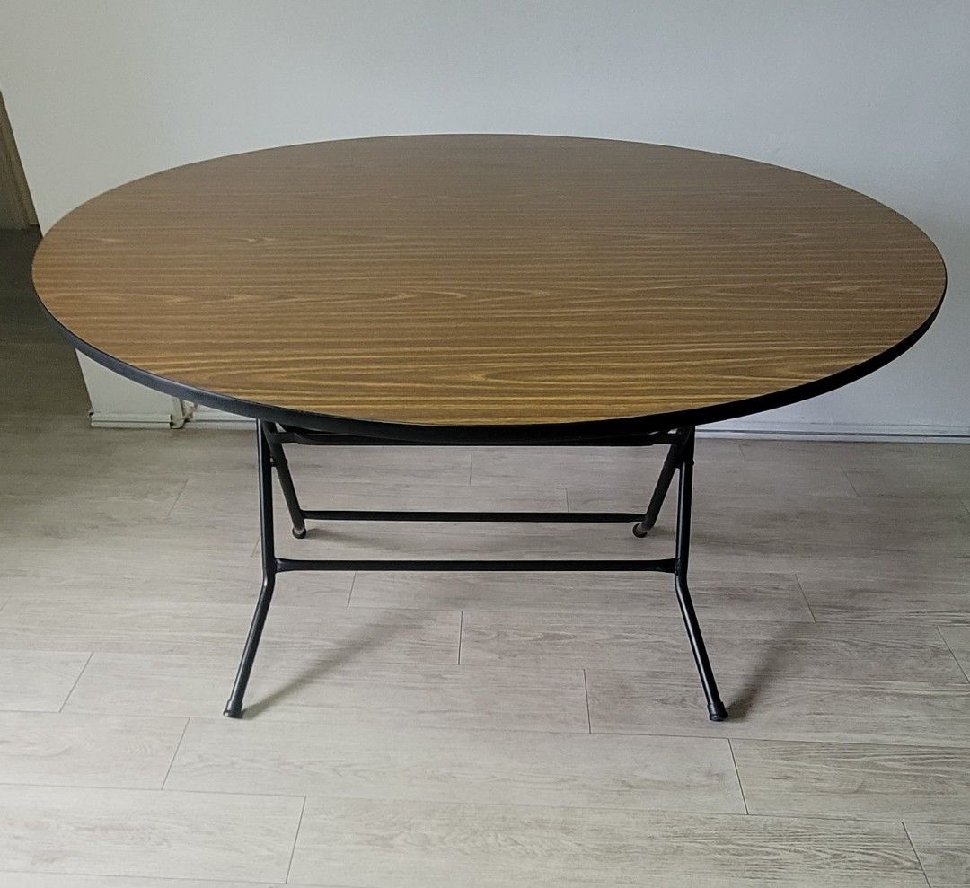 Round Table, Furniture & Home Living, Furniture, Tables & Sets on Carousell