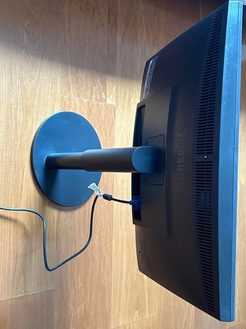 Samsung Monitor (SyncMaster B2240), Computers & Tech, Desktops on Carousell