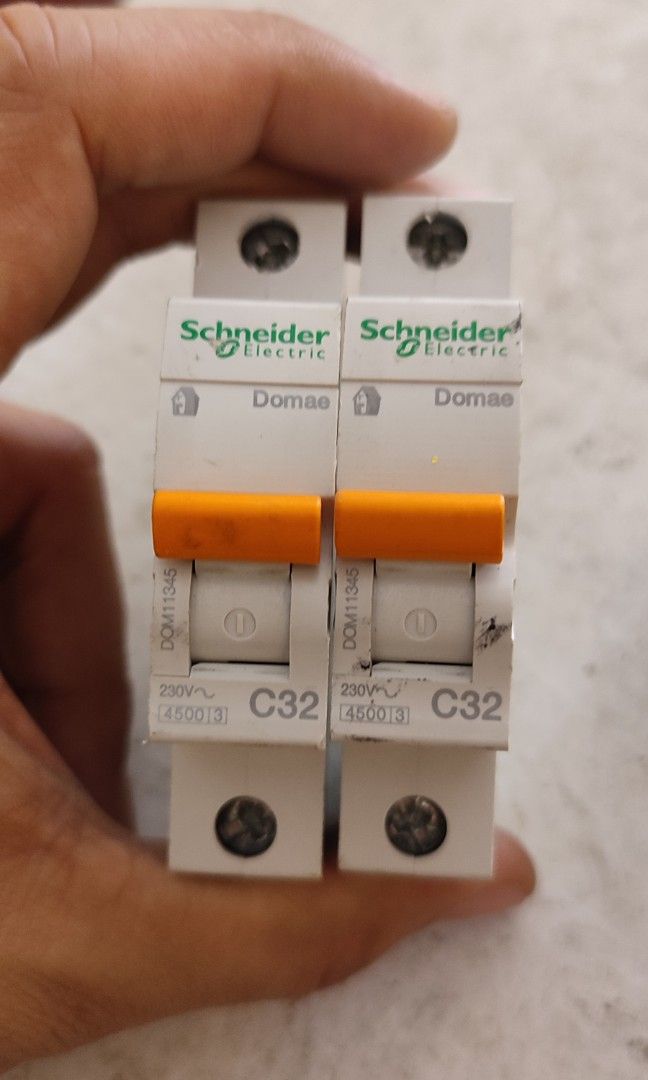 Schneider-Chint-Nader Single Pole Circuit Breaker Set, TV & Home ...