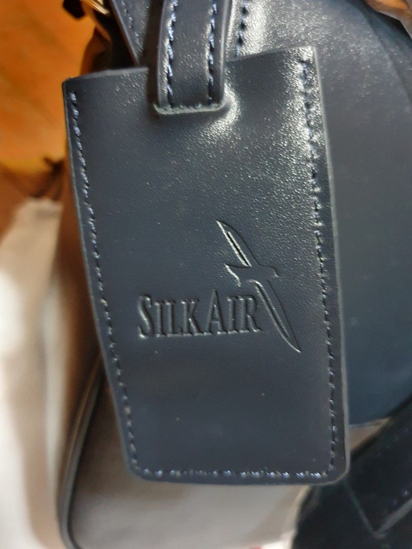 SilkAir Cabin Crew Shoulder Bag (Original BNIP!), Women's Fashion, Bags ...