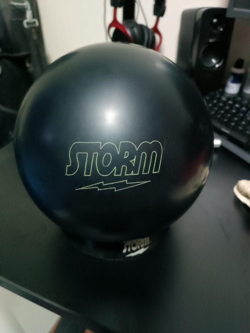 Storm pitch black Urethane, Sports Equipment, Sports & Games, Billiards ...