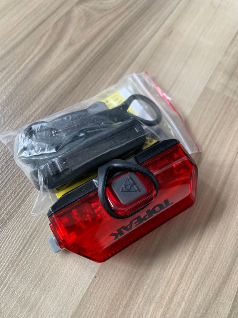 Toepeak Redlight Aero rear light, Sports Equipment, Bicycles & Parts ...