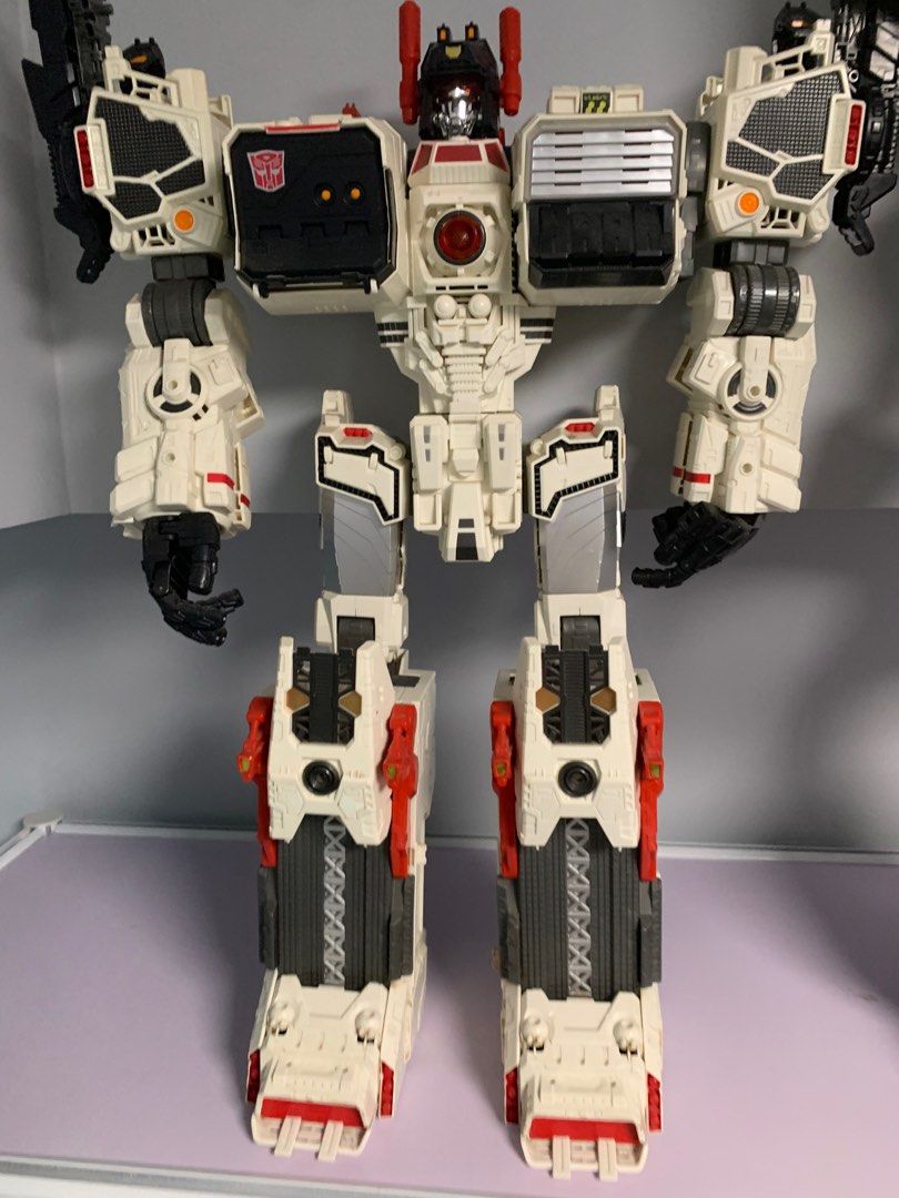 Transformer Metroplex Takara Tomy, Hobbies & Toys, Toys & Games on ...