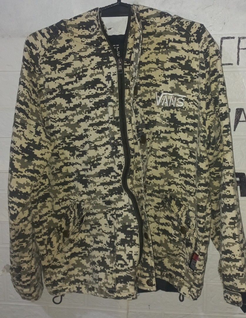 Vans camo jacket, Men's Fashion, Coats, Jackets and Outerwear on Carousell