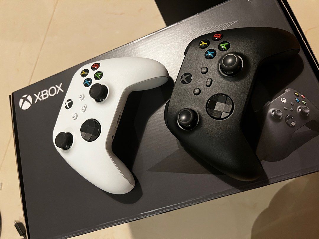 Xbox Series X1TB Gaming Console + 2 Xbox wireless controller ( black x1 ...