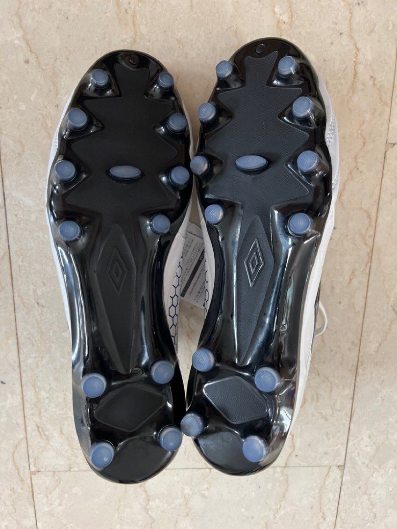 **Japan Exclusive Model** Brand New Umbro Accerator KTS Wide HG, Sports Equipment, Sports ...